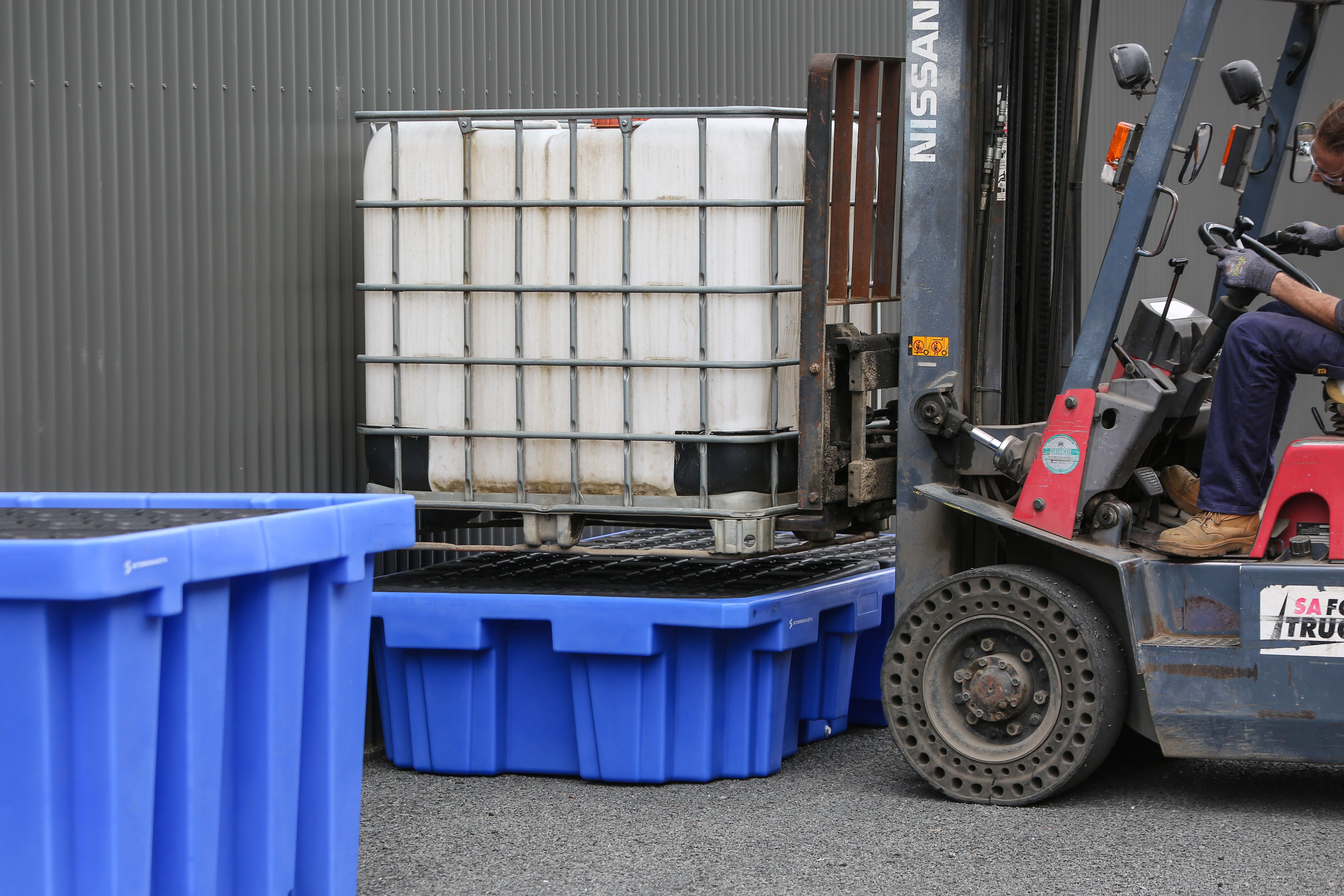 Bunded Storage | Chemical Bunding Options – Storemasta